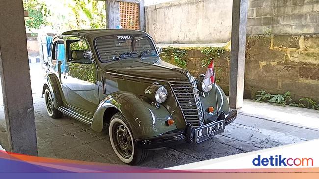 Mobil Kuno Keluaran 1943 di Tabanan Mejeng Selama Agustusan