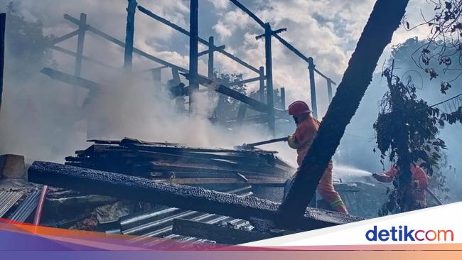 Rumah di Luwu Hangus Terbakar Ditinggal Penghuni, Kerugian Rp 200 Juta