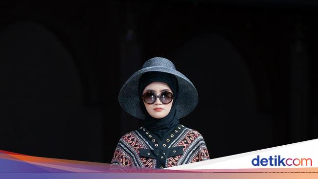 10 Busana Muslim di Jogja Fashion Week 2022, Tema Labuan Bajo - Borobudur