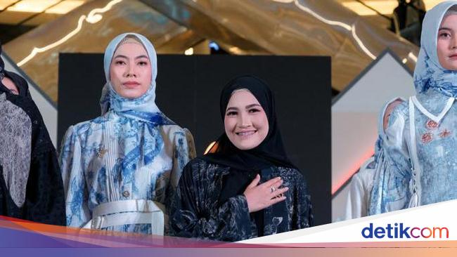 Mejeng di Indonesian Beauty Fashion Trunk 2022, Aden Hijab Tampilkan ...