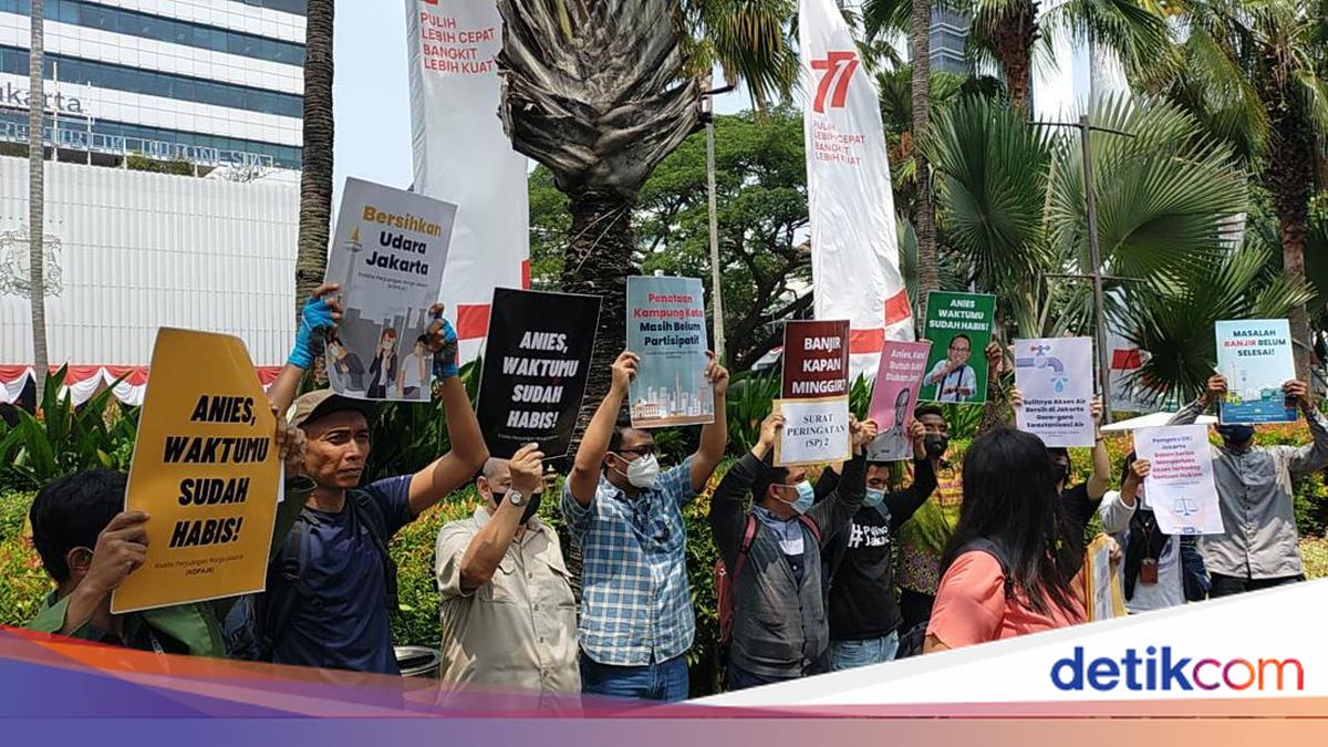 Koalisi Warga DKI Kembali Berdemo di Balkot, Kirim 'SP 2' untuk Anies