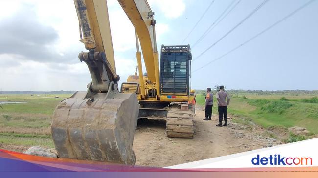Peranti Ekskavator Proyek Normalisasi Sungai di Kulon Progo Raib