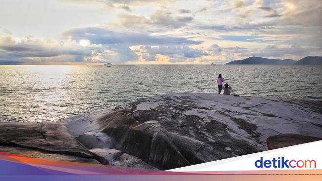 Pantai Batu Lepe, Ikon Wisata Baru di Perbatasan Indonesia