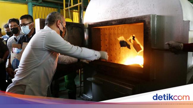Sabu hingga Ganja Berakhir di Pembakaran, Lihat Momennya