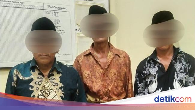 Astaga! 3 Kakek di Lamongan Terciduk Tengah Malam Sedang Judi di Kuburan