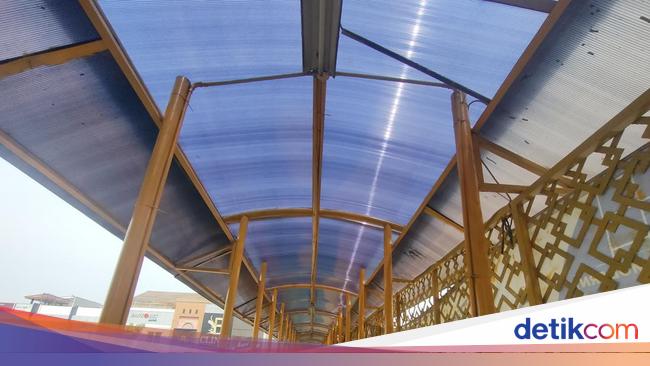 Atap JPO Margonda Depok yang Bolong 7 Bulan Akhirnya Diperbaiki