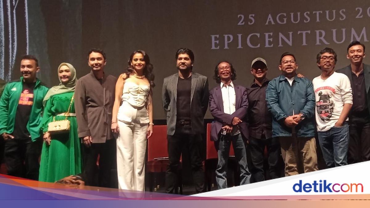 Mandra Cium Bau Danur Saat Syuting Film Mumun