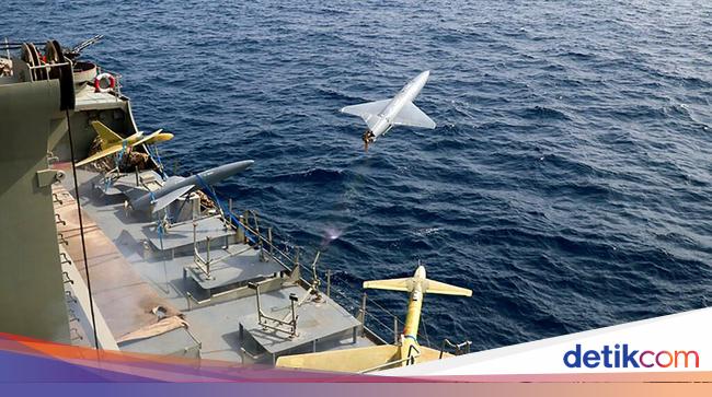 Drone Militer Iran Bersliweran Saat Latihan Tempur, Begini Potretnya