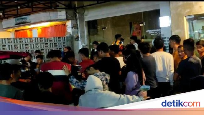 Pengunjung Cafe di Majene Digegerkan Temuan Mayat dalam Toilet Pengunjung Cafe di Majene Digegerkan Temuan Mayat dalam Toilet