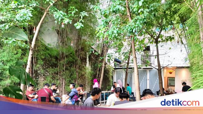 Dominico, Cafe Ala Hutan Mini di Tengah Kota yang Instagramable