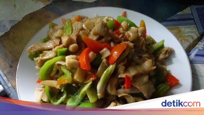 Menikmati Pedasnya Olahan Cabai Gendot Khas Dieng