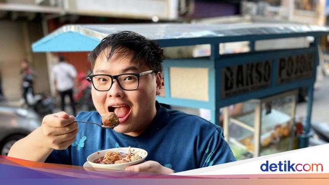 Momen Steven Setiono 'Crazy Rich Surabaya' Bareng Hotman Paris hingga ...