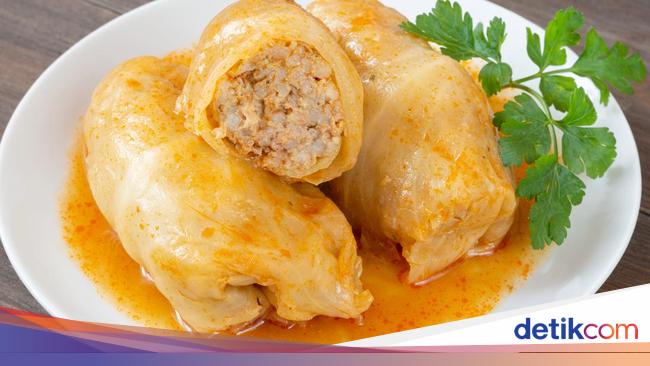 Resep Kol Gulung Isi Ayam Saus Pedas Asam yang Renyah Enak