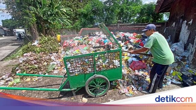 Alat Berat Rusak, Pengangkutan Sampah ke TPA Mandung Tabanan Tersendat
