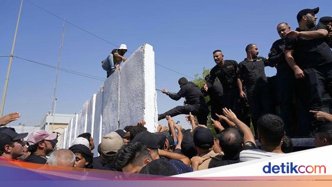 Kacaunya Demo di Irak Gegara Mundurnya Tokoh Syiah, Belasan Tewas