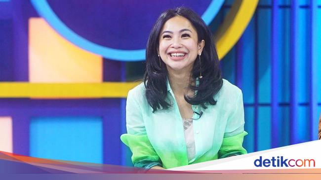 Reaksi Feni Rose Dilaporkan oleh Deolipa Yumara Reaksi Feni Rose Dilaporkan oleh Deolipa Yumara