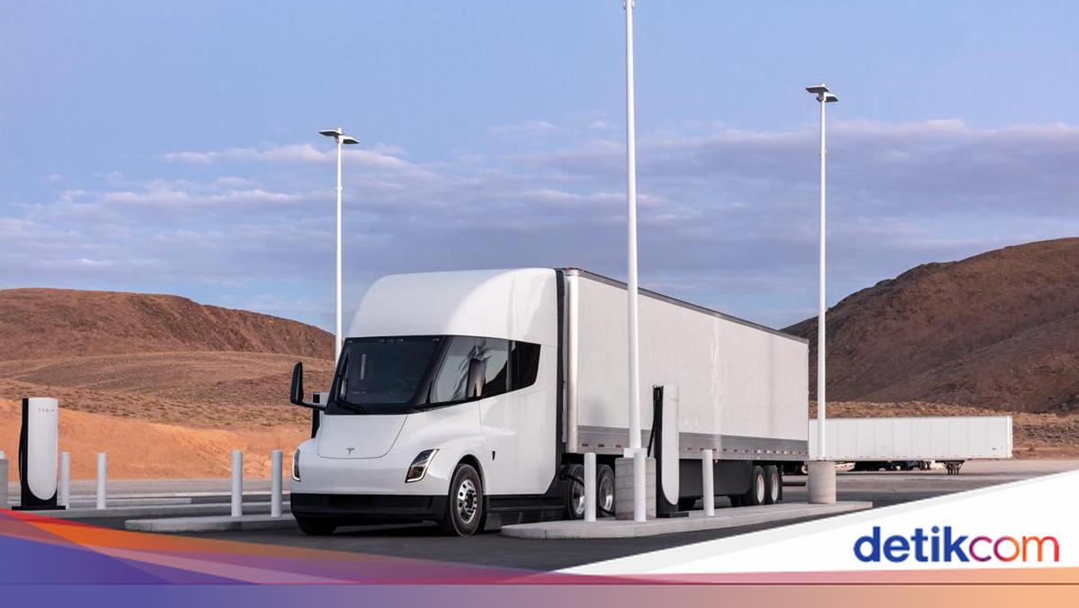 Potret Truk Listrik Tesla Semi, Sekali Cas Bisa Melaju 805 Km