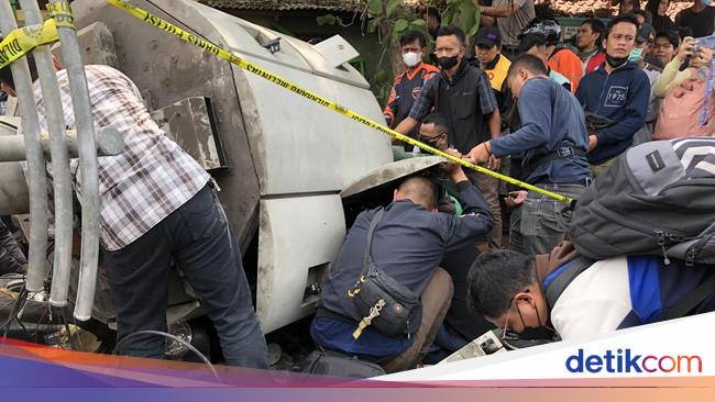 7 Korban Tewas Kecelakaan Truk Bekasi Teridentifikasi Ini Daftarnya