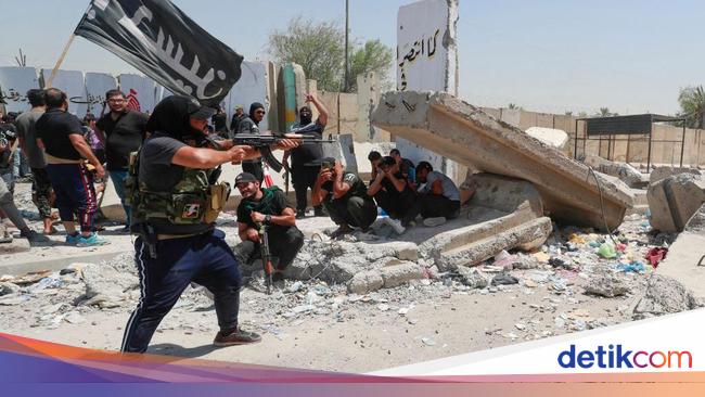 Detik-detik Mencekam Baku Tembak Demonstran dan Militer Irak Detik-detik Mencekam Baku Tembak Demonstran dan Militer Irak