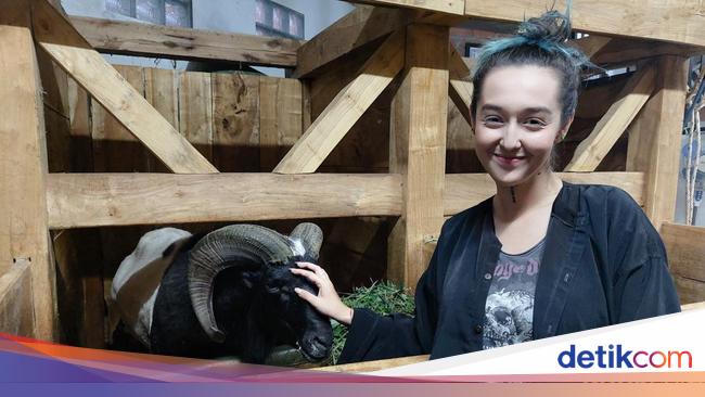 Kenalan dengan Fabiola Elizabeth, Bule Jerman yang Cinta Budaya Sunda