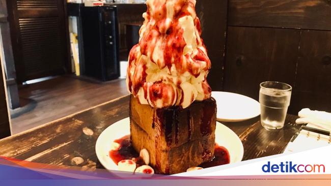 Wouw! Roti Panggang Jumbo Ini Pakai Topping Es Krim 2 Liter