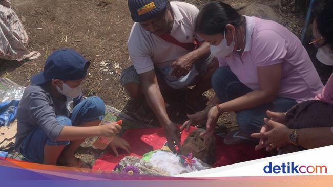 Potret Ma'nene Suku Toraja, Ritual Membersihkan Mumi Leluhur