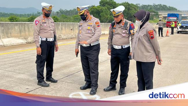 Potret TKP Laka Minibus Vs Truk Trailer di Tol Batang Tewaskan 7 Orang