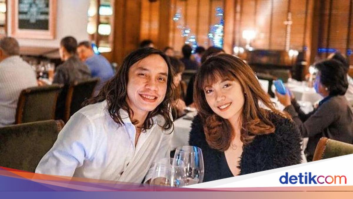 Keseruan Gerry Girianza dan Bella Tanesia saat Mukbang Makanan Pedas
