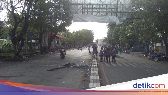 Demo Mahasiswa UIN di Jalan Alauddin Makassar Bubar, Lalin Kembali Normal
