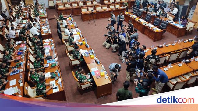 Di Rapat DPR, Mengemuka Isu Panglima TNI-KSAD Tak Harmonis