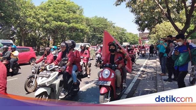 Mahasiswa Sidoarjo Bergabung dengan Buruh Tolak Kenaikan BBM