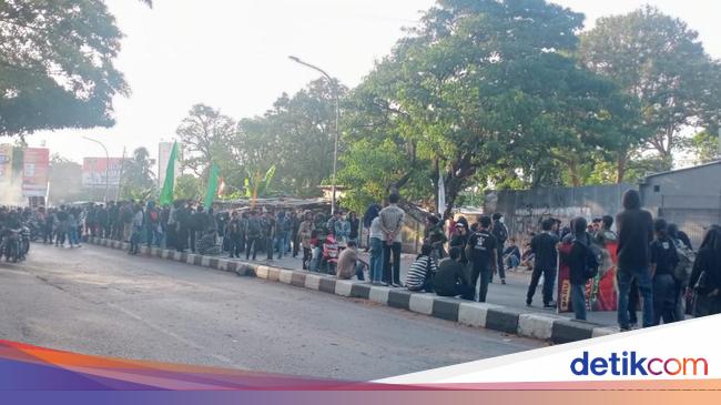 Demo BBM di Makassar, Jalan Sultan Alauddin Sore Ini Macet Parah 1,3 Km
