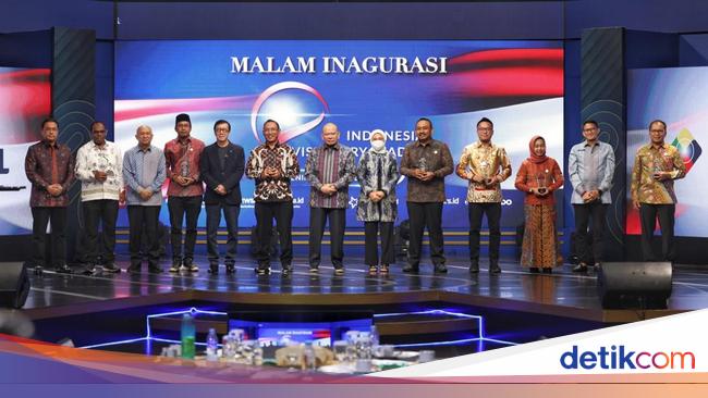 Dukung Pemulihan Ekonomi, Walkot Makassar Raih Penghargaan IVL 2022
