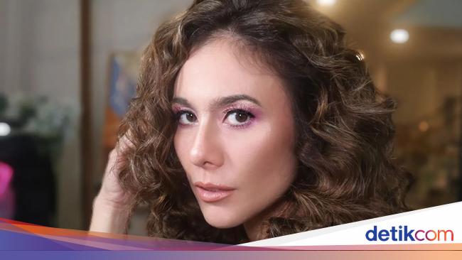 Ups... Melaney Ricardo Keceplosan Sebut Nikah, Wulan Guritno Panik Ups... Melaney Ricardo Keceplosan Sebut Nikah, Wulan Guritno Panik