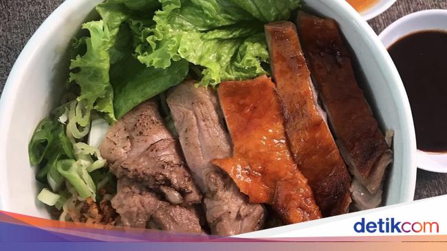 Istimewa! 5 Bakmi Topping Kepiting hingga Bebek Peking Ada di Sini