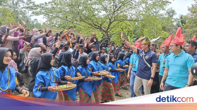 Sandiaga Janjikan Bansos Bagi Pelaku Parekraf Sulsel Terdampak Kenaikan Harga