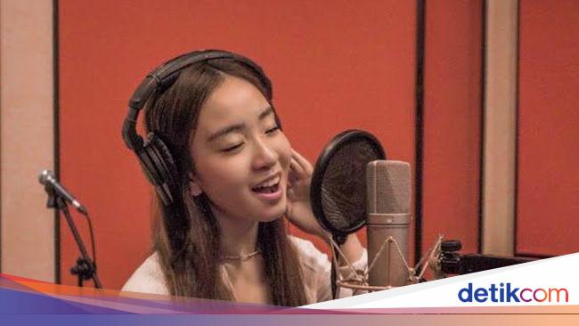 Phoebe Paris Ajak Pendengar Cintai Diri Sendiri Lewat Be You Phoebe Paris Ajak Pendengar Cintai Diri Sendiri Lewat Be You
