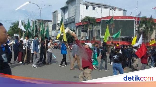 Viral Pendemo di Palembang Kejar Mobil Wapres, Jubir Beri Penjelasan Viral Pendemo di Palembang Kejar Mobil Wapres, Jubir Beri Penjelasan