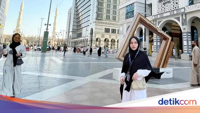 Anggy Novia Berharap Bisa Kembali ke Tanah Suci Bareng Pasangan