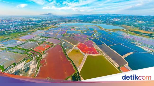 Bukan Lukisan, Ini 'Cuma' Danau Garam di China