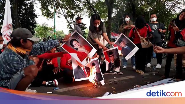 Mahasiswa Bakar Foto Puan Maharani Saat Aksi di DPRD Sumut