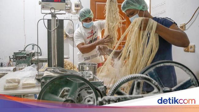 Melihat Produksi Mi di Tangerang Saat BBM dan Bahan Baku Terus Naik