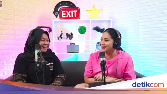 Mbak Lala... Gimana Sih Rasanya Kerja Jadi 'PNS'? Mbak Lala... Gimana Sih Rasanya Kerja Jadi 'PNS'?