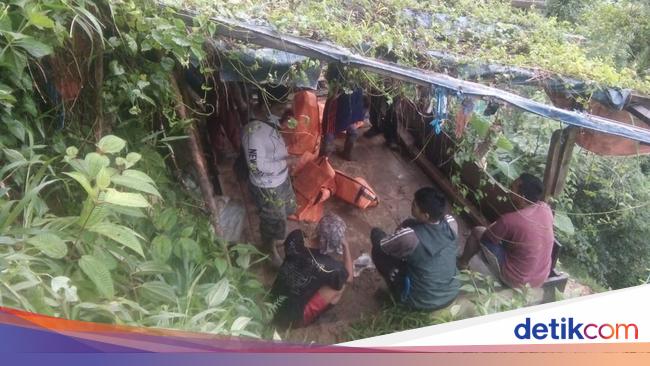 4 Penambang Emas Ilegal di Bengkulu Tewas Kehabisan Oksigen dalam Lubang 4 Penambang Emas Ilegal di Bengkulu Tewas Kehabisan Oksigen dalam Lubang