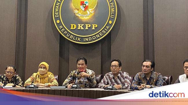 Heddy Lugito Ditetapkan Jadi Ketua DKPP Periode 2022-2027