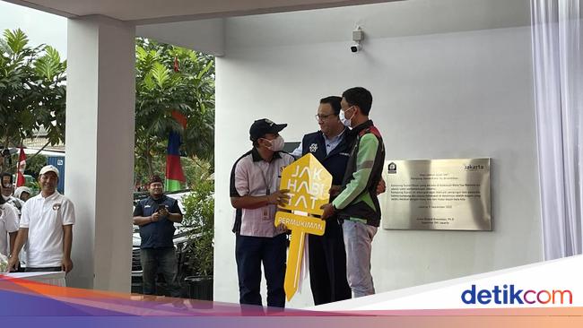 Anies Resmikan Rusun bagi Warga Kampung Kunir yang Digusur Era Ahok Anies Resmikan Rusun bagi Warga Kampung Kunir yang Digusur Era Ahok