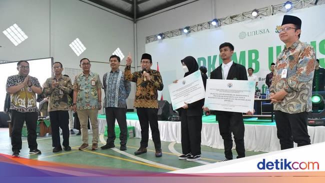 Mendes Beri Beasiswa ke 27 Mahasiswa Transmigrasi