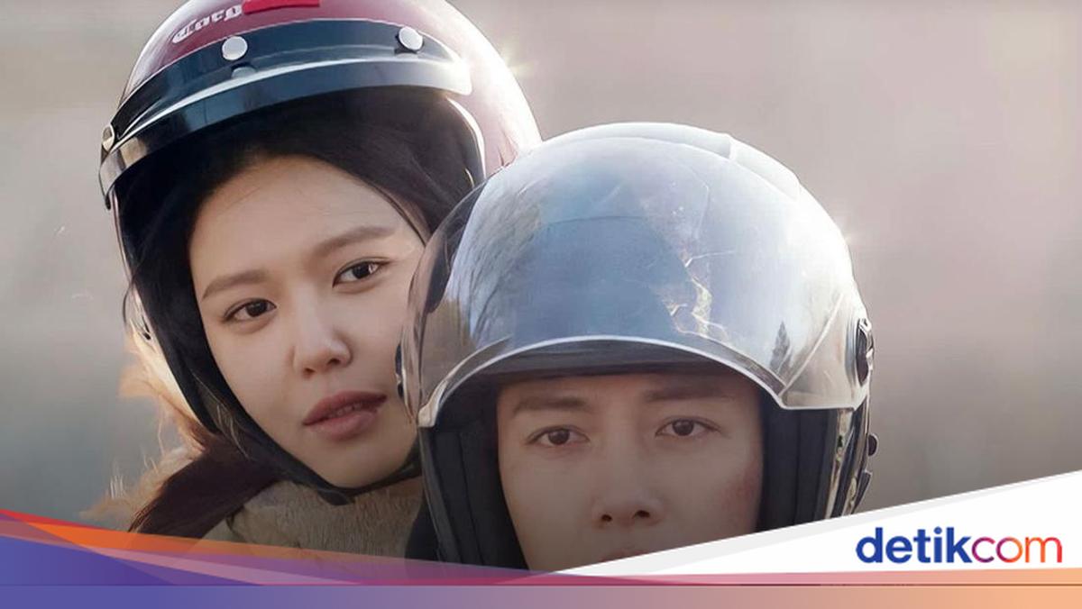Pakai Helm saat Hujan, Lebih Baik Kaca Dibuka atau Ditutup?