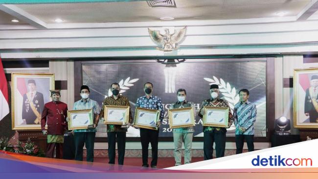 2 Waket Dprd Jateng Raih Penghargaan Politisi Muda And Tokoh Pendidikan