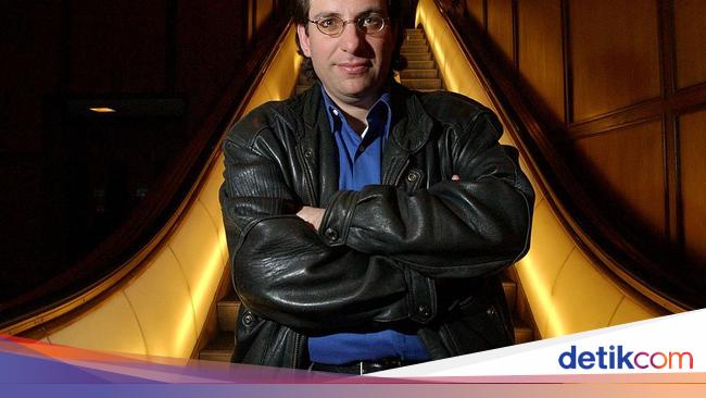 Ini Sosok Hacker Paling Terkenal di Dunia Ini Sosok Hacker Paling Terkenal di Dunia